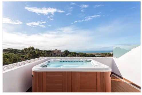 Terrasse avec jacuzzi : prix, installation, loi et conseils