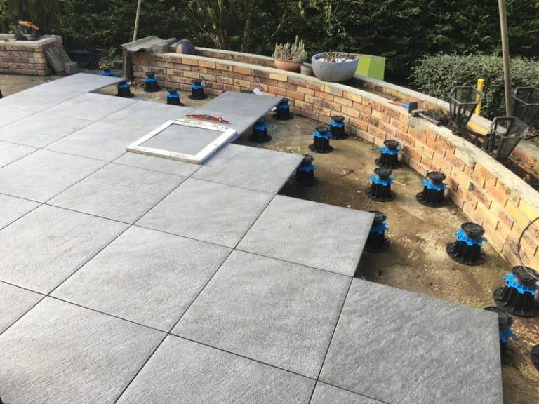 Comment poser une terrasse en carrelage sur plots et choisir ses plots