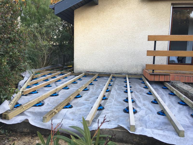 Comment poser une terrasse en carrelage sur plots et choisir ses plots