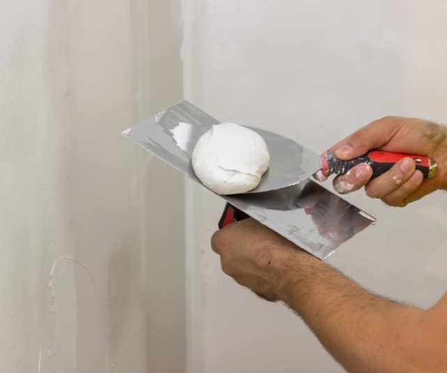 Enduit gratté : prix, comment le poser, avantages et conseils