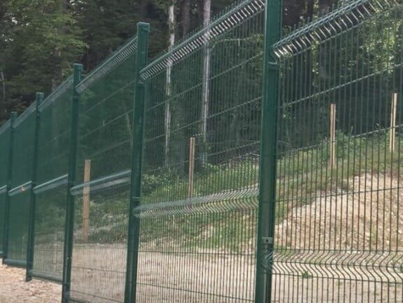 Grillage rigide : prix, avantages, inconvénients, installation, hauteur ...