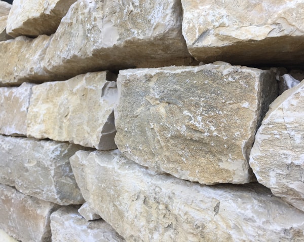 Mur en pierre : prix, pose, avantages, inconvénients, conseils