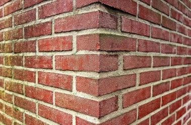 Mur en brique rouge : prix, construction, conseils, avantages