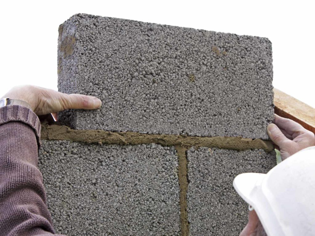 Bloc béton, moellon et parpaing, : la différence