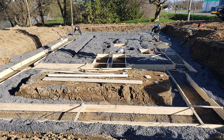 Comment poser une semelle isolée (prix, les étapes…)