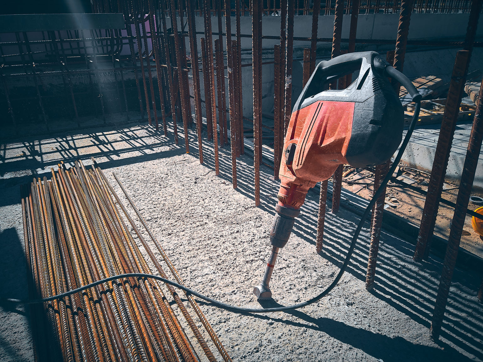 Béton bouchardé : prix, utilisation, pose, avantages